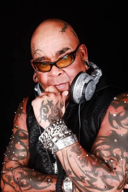 Boek DJ Ronnie Jansen - De Artiestenstal